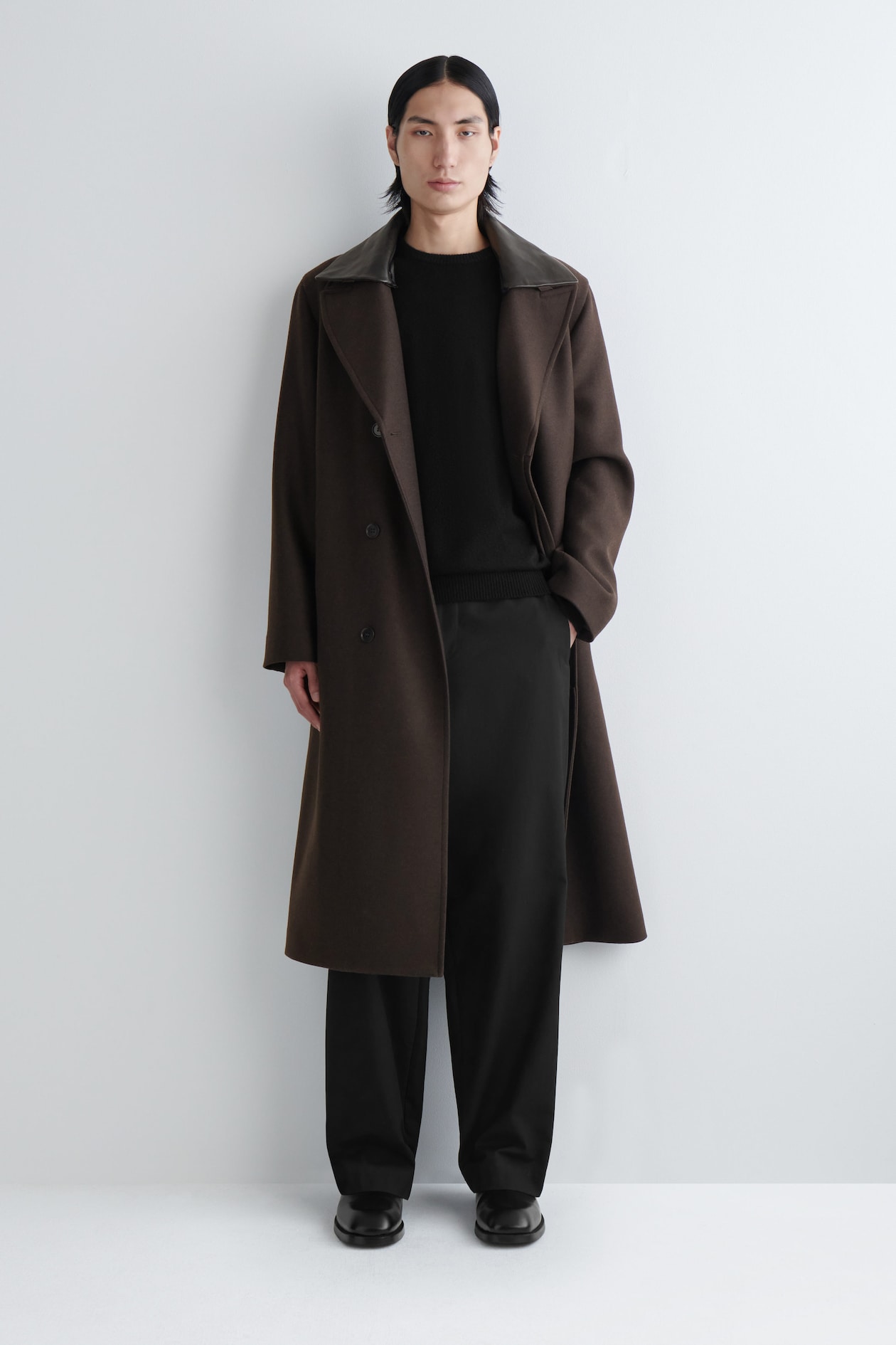SQUARE-TOE LEATHER CHELSEA BOOTS - BLACK | COS