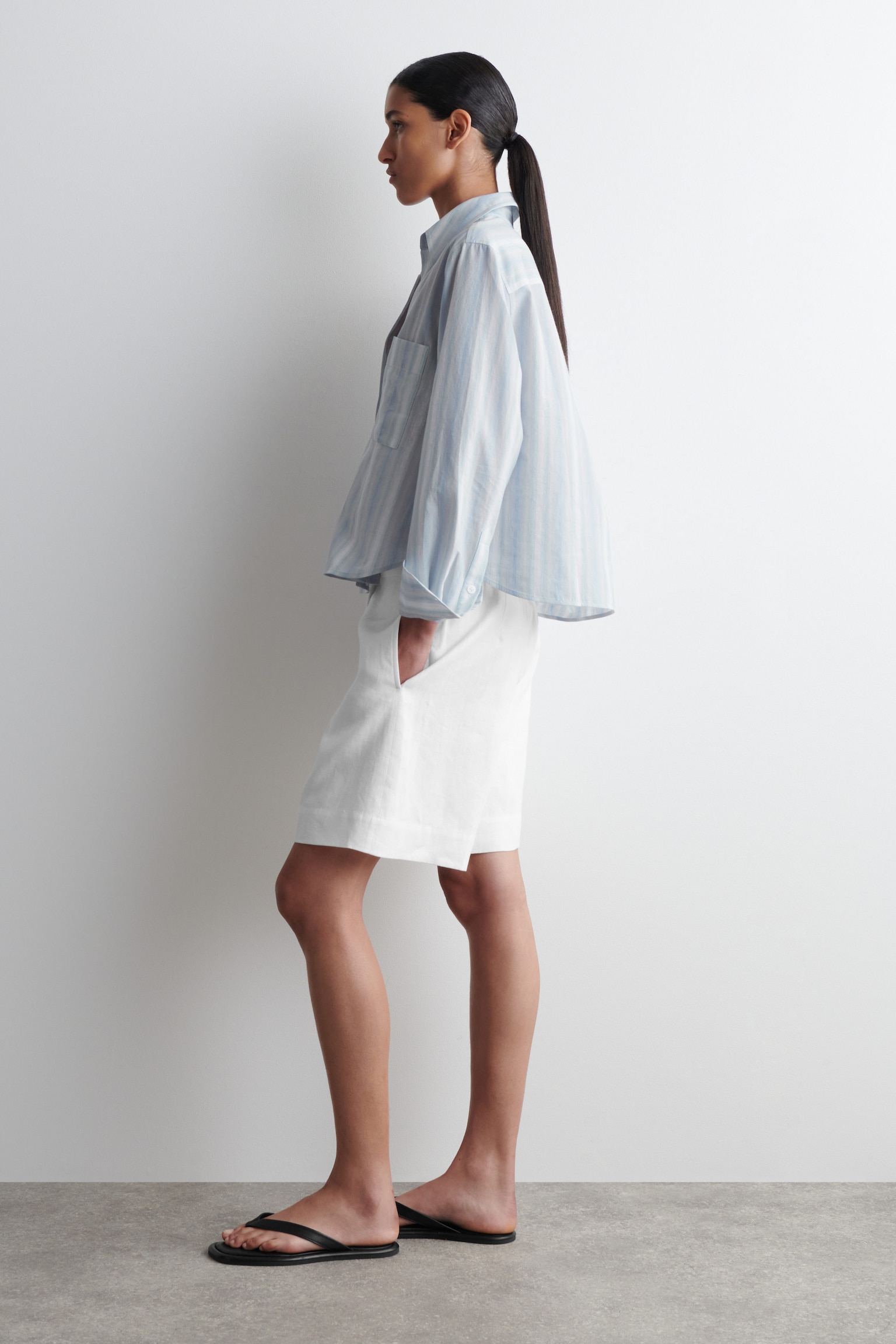 CROPPED STRIPED COTTON SHIRT - BLUE / STRIPED | COS