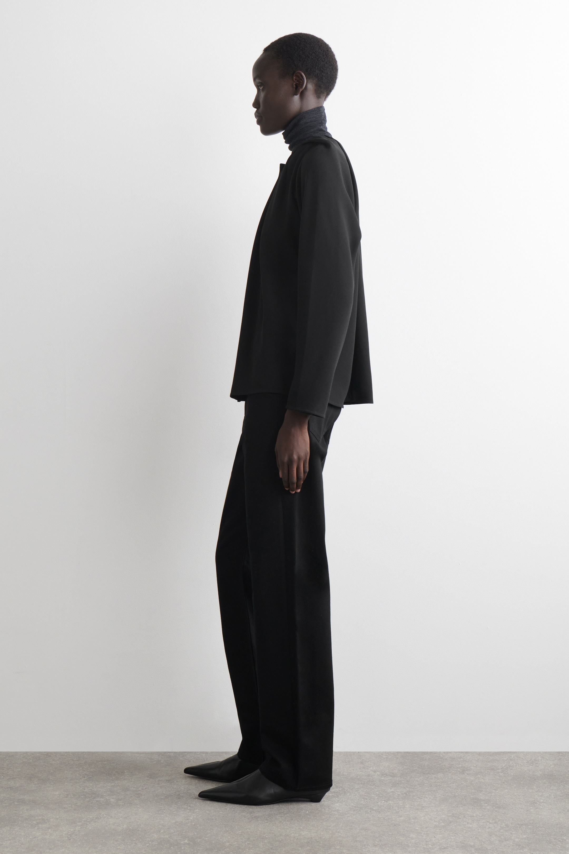 VOLUMINOUS PLEATED BLOUSE - BLACK - Ladies | H&M GB