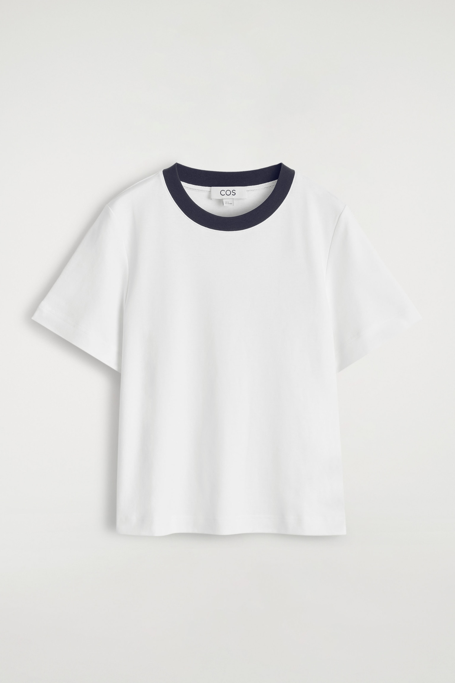 CLEAN CUT REGULAR T-SHIRT - WHITE / BLACK | COS