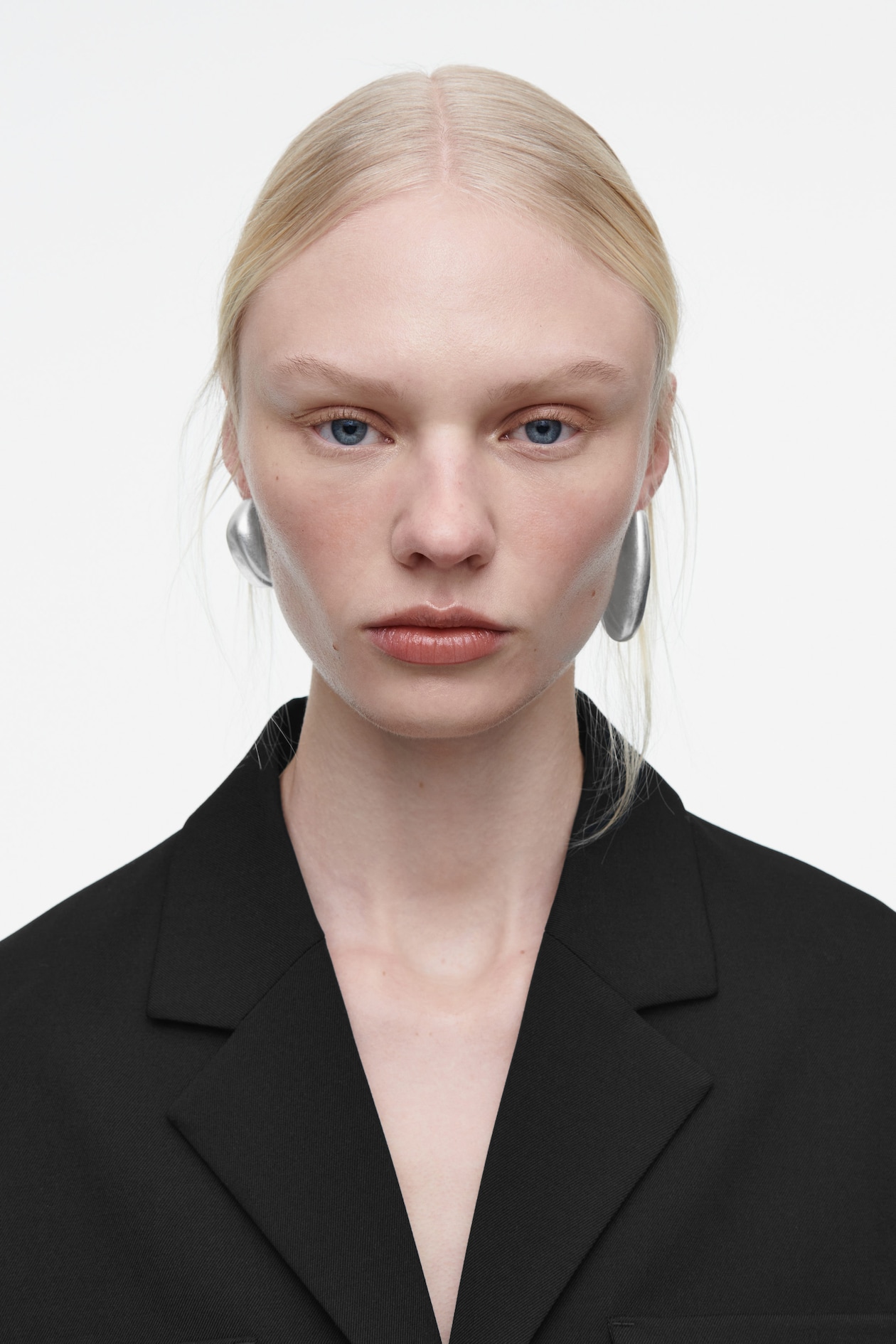 MISMATCHED PEBBLE EARRINGS - SILVER | COS