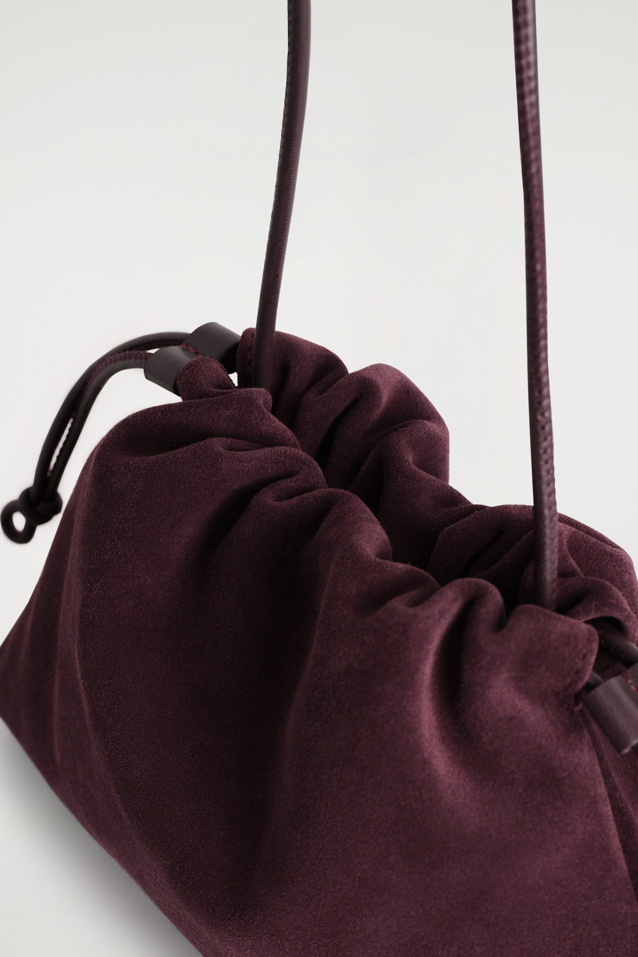 MINI CAVATELLI CLUTCH BAG - SUEDE - BURGUNDY | COS US
