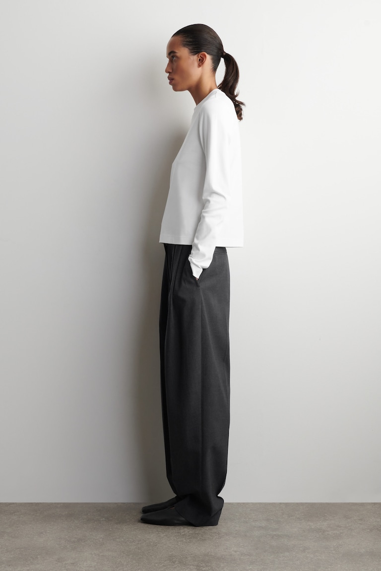 CLEAN CUT LONG-SLEEVED T-SHIRT - WHITE | COS US