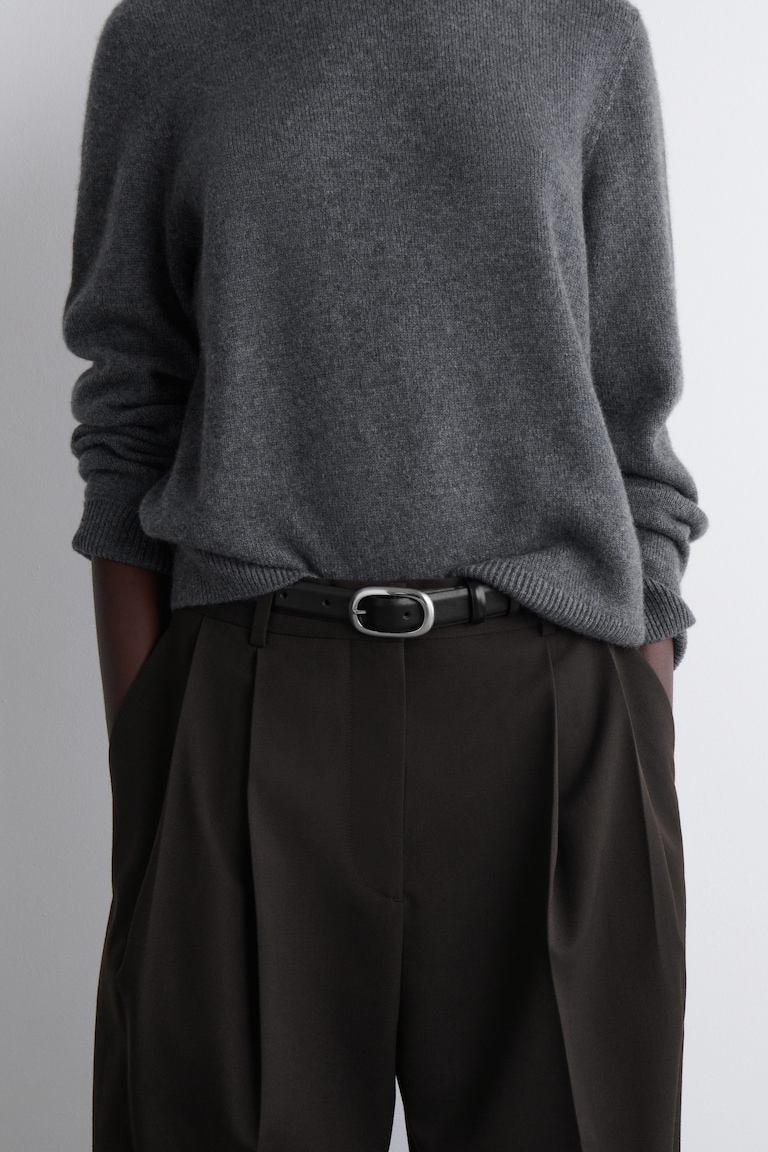 OVAL-BUCKLE LEATHER BELT - BLACK / SILVER | COS