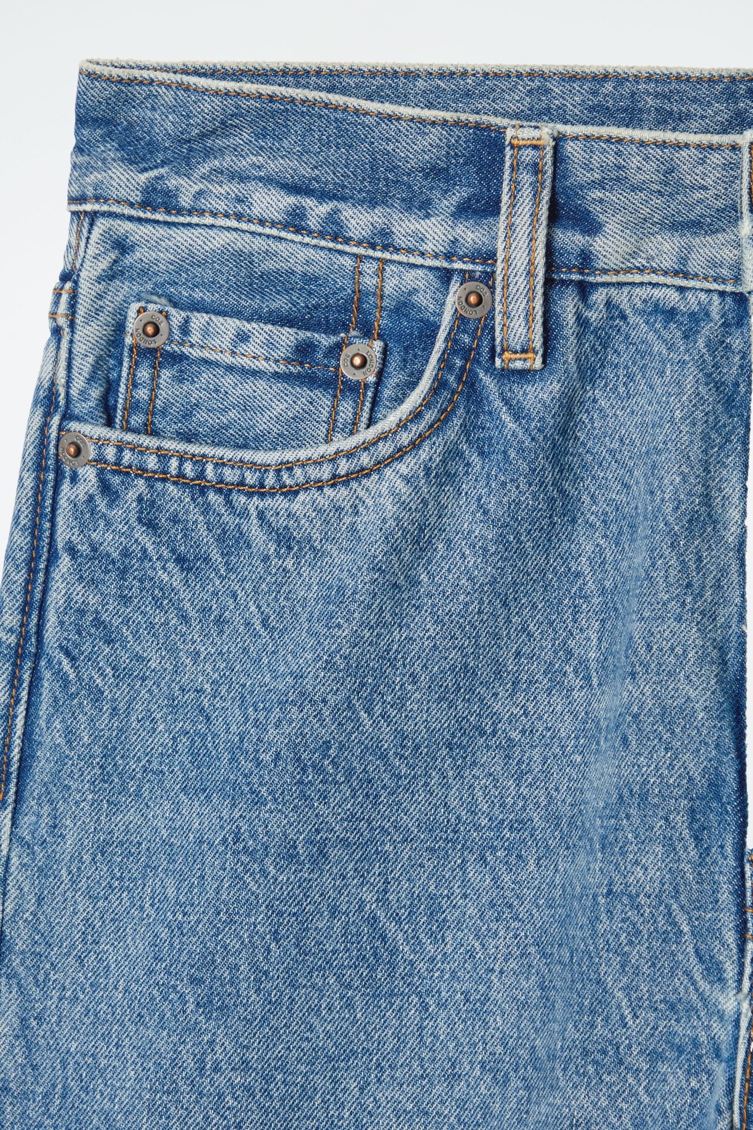 ARCH SCHMAL ZULAUFENDE JEANS - MITTELBLAU | COS DE