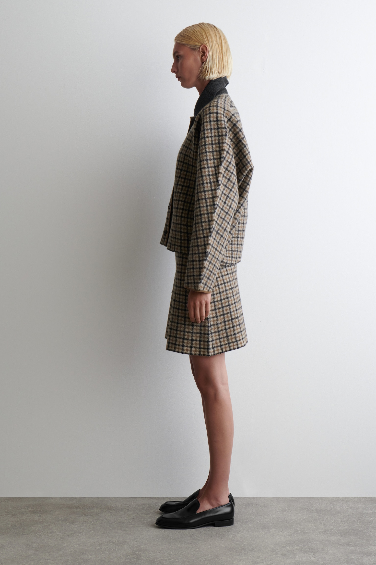 SCULPTED MERINO WOOL SHORT JACKET - BEIGE / CHECKED | COS US