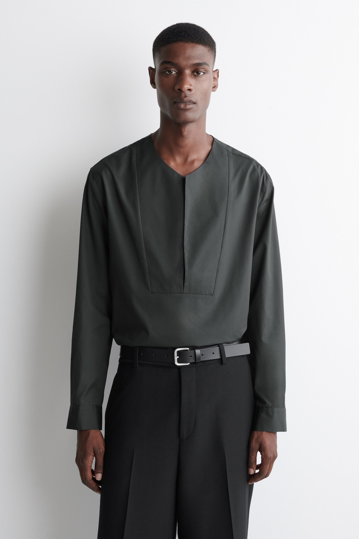 COLLARLESS SILK-BLEND V-NECK SHIRT - CHARCOAL | COS