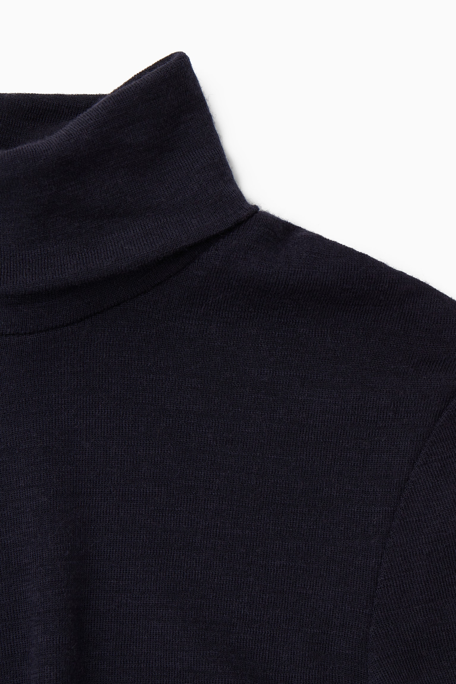 MERINO WOOL TURTLENECK TOP - NAVY | COS GB