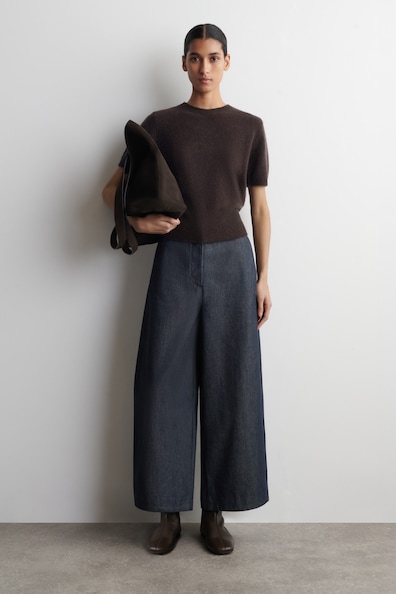 RAW DENIM CROPPED BARREL-LEG PANTS - INDIGO | COS US