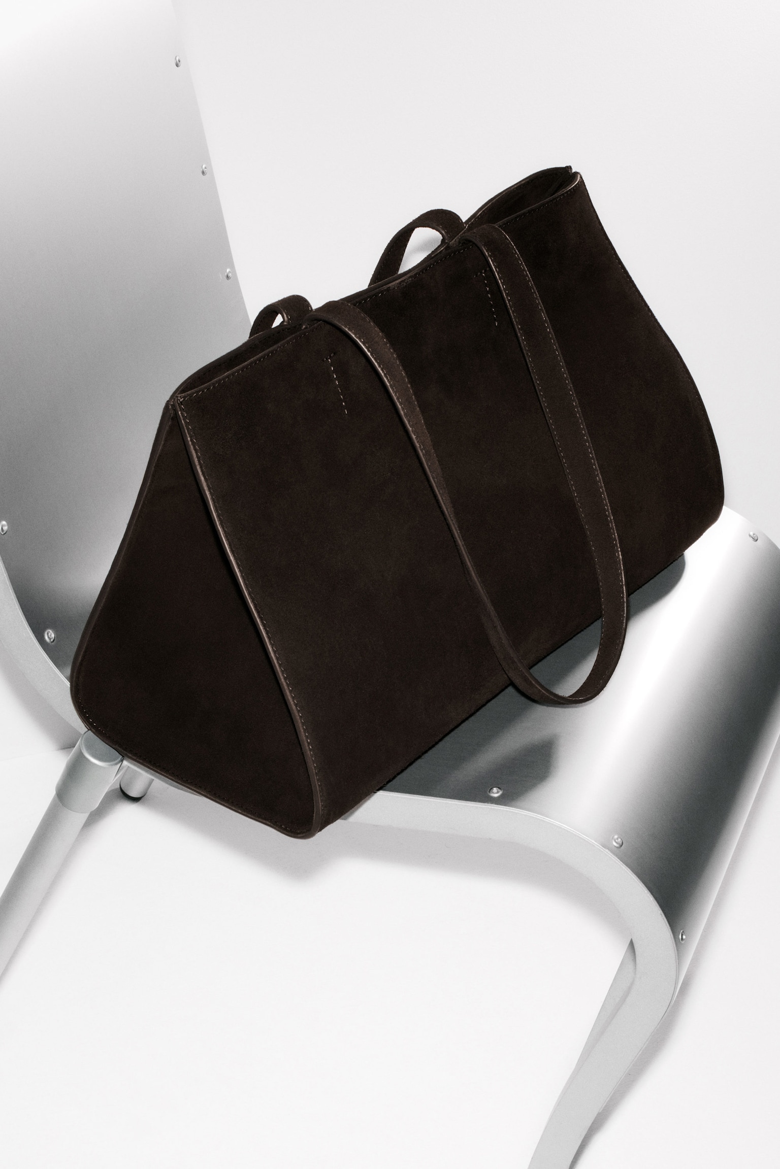 GALLERY TOTE BAG - SUEDE - DARK BROWN | COS