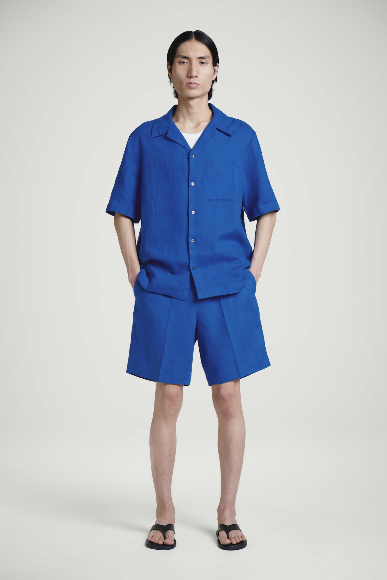 ELASTICATED LINEN SHORTS - BLUE | COS
