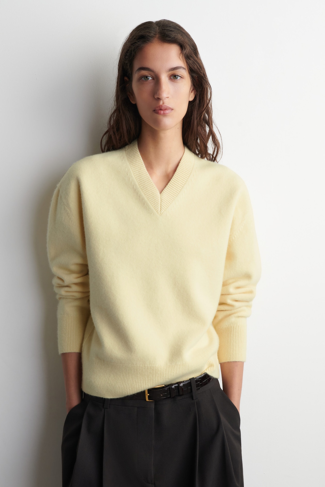 ROUNDED WOOL V-NECK SWEATER - BUTTER YELLOW | COS