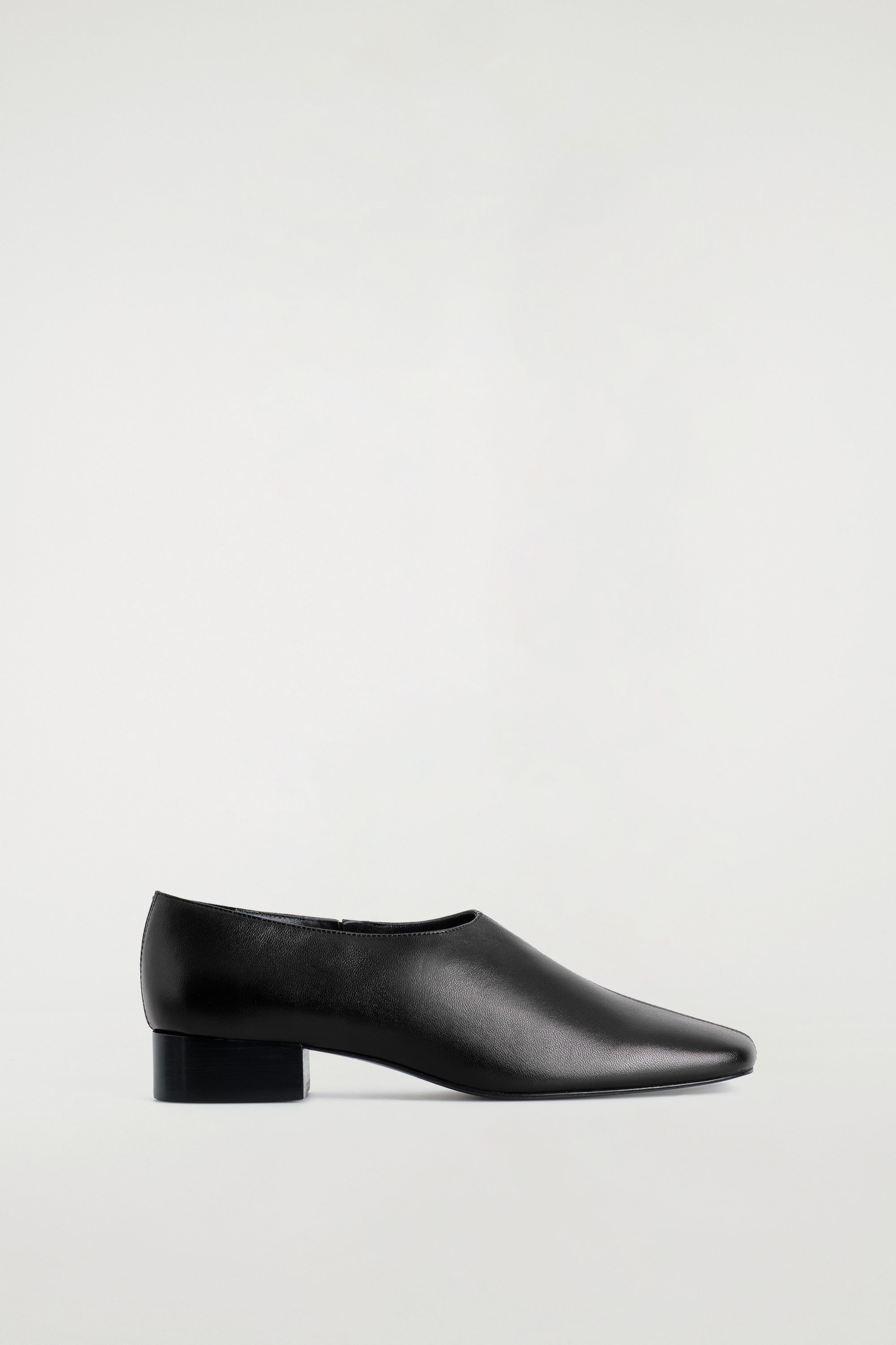 SQUARE-TOE LEATHER HEELED SHOES - BLACK | COS