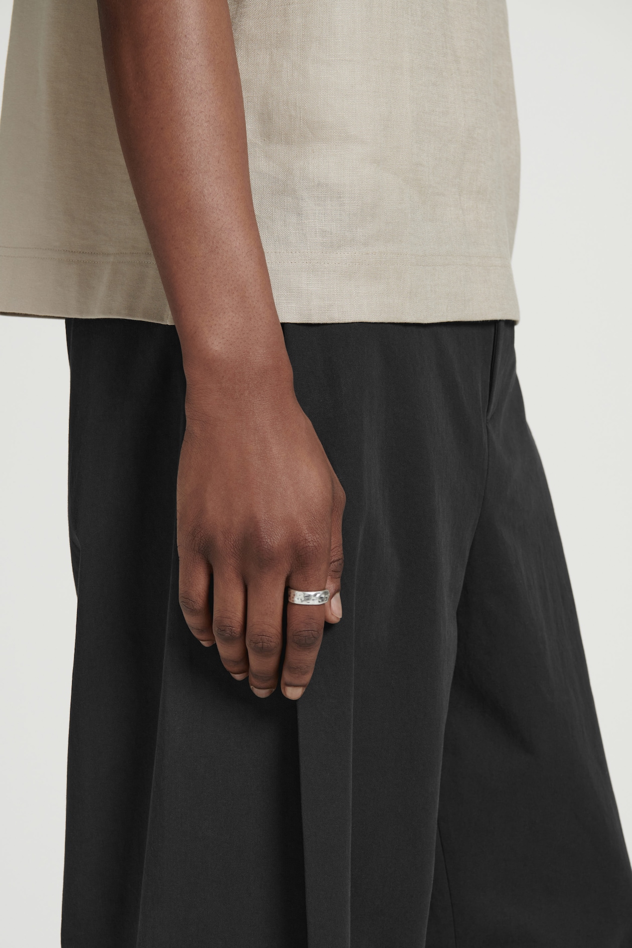 HAMMERED CHUNKY RING - SILVER | COS