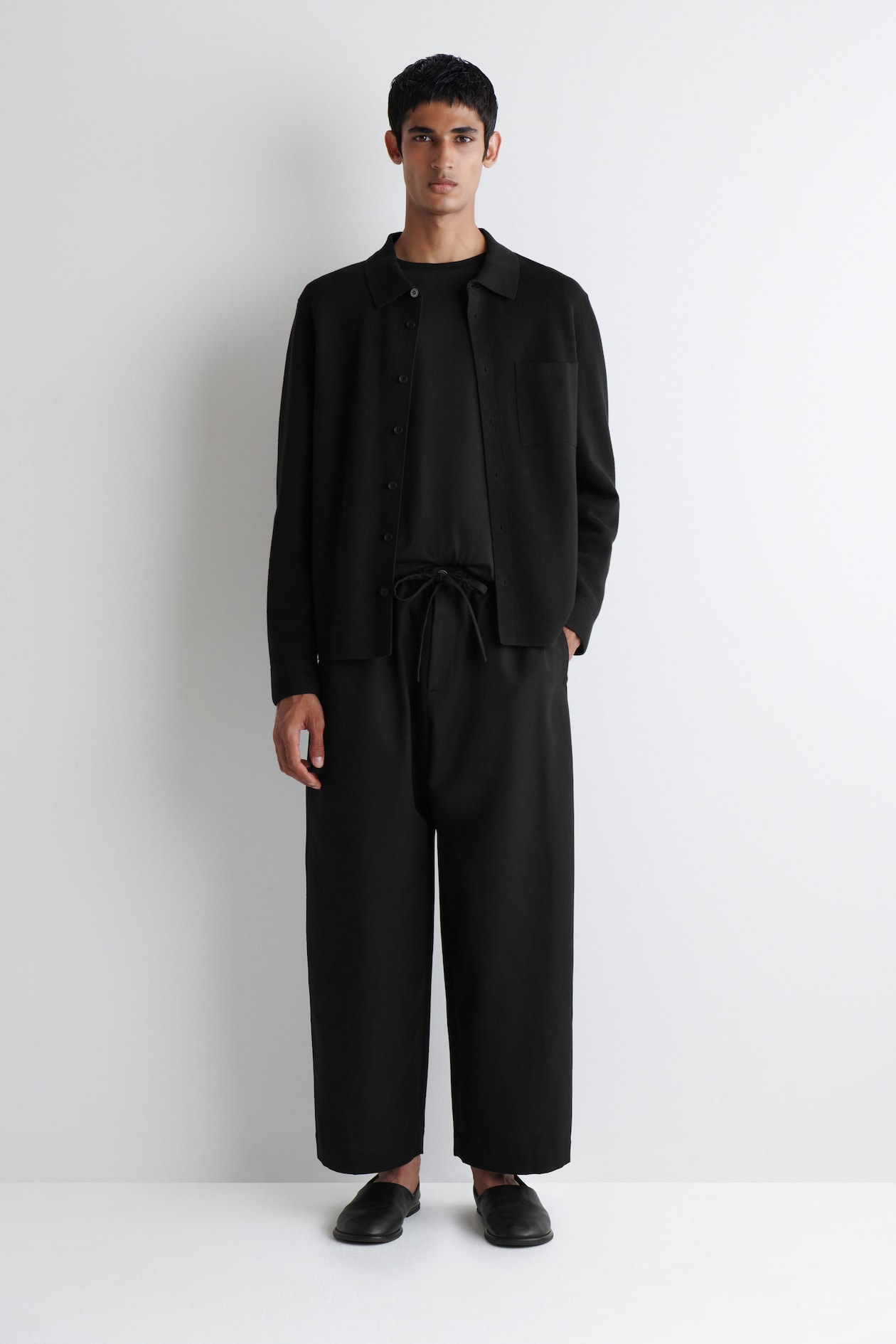 BARREL-LEG DRAWSTRING PANTS - BLACK | COS