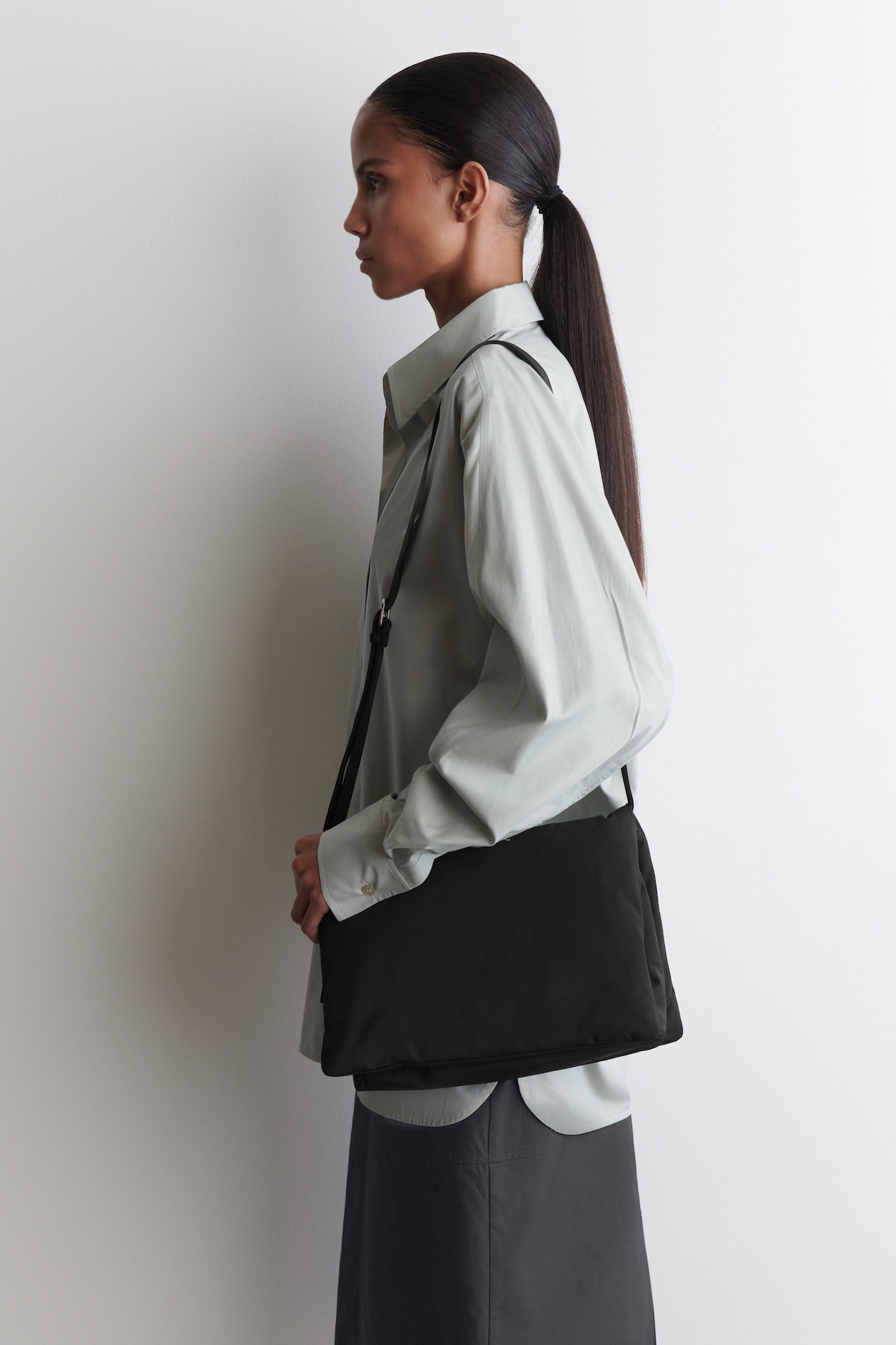 TRIFOLD PADDED CROSSBODY BAG - BLACK | COS US