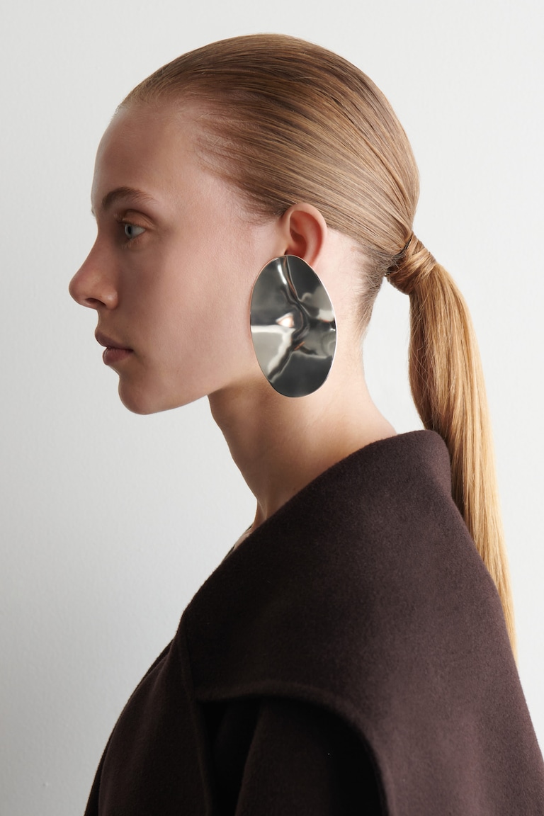 OVERSIZED OVAL EARRINGS - SILVER | COS