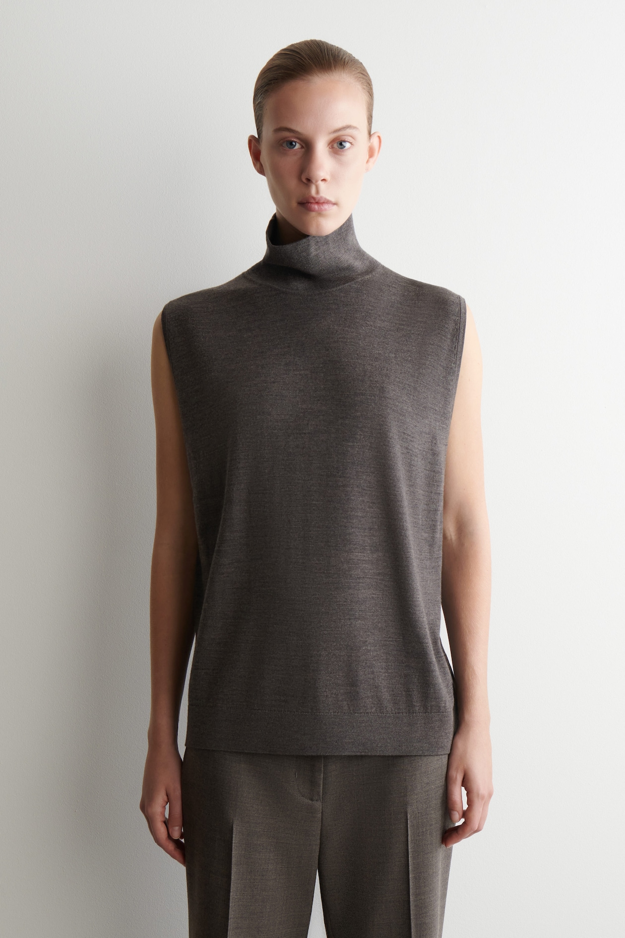 MERINO WOOL ROLL-NECK VEST - STONE MÉLANGE | COS US