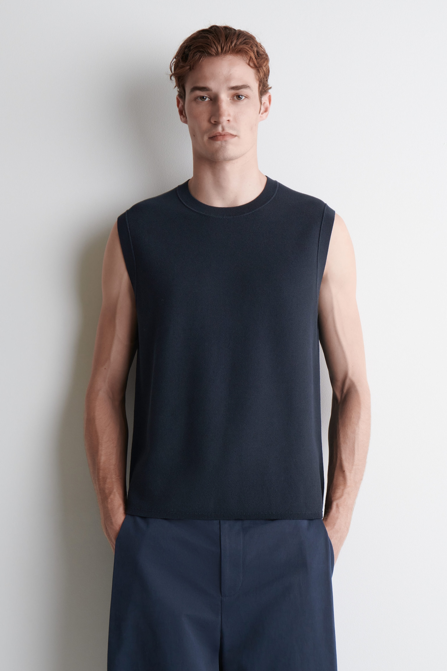 HONEYCOMB-KNIT TANK TOP - NAVY | COS