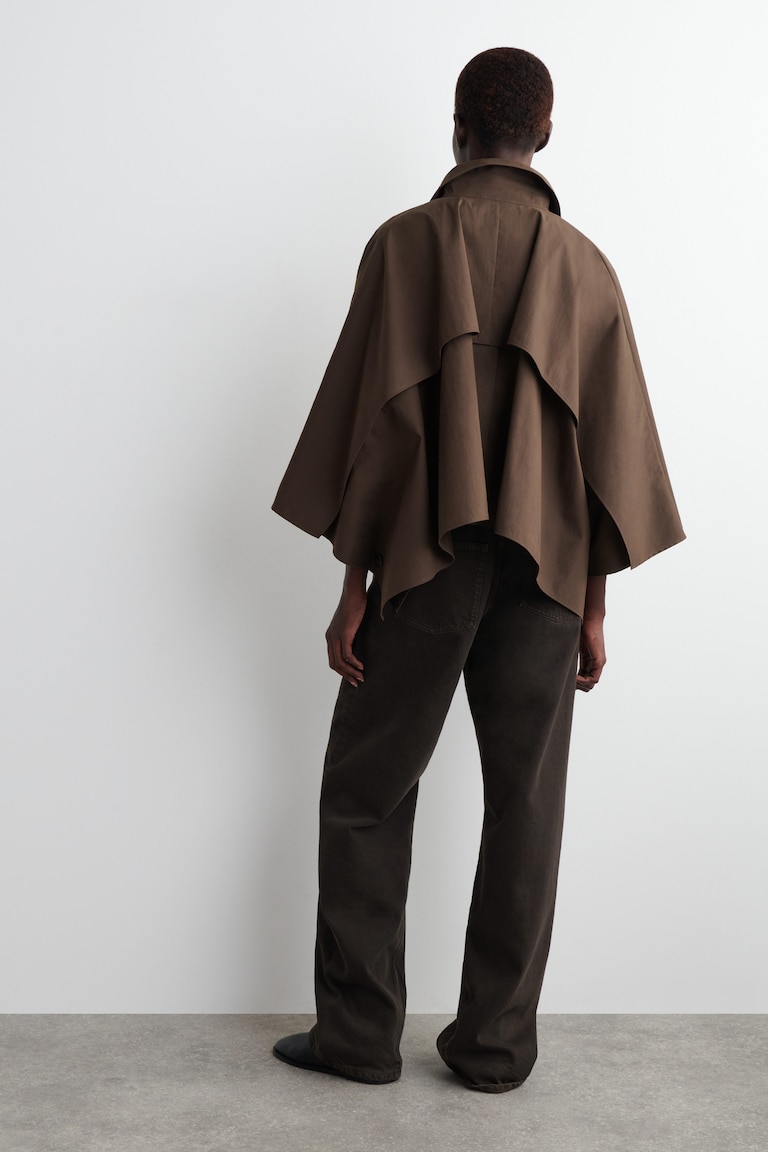 CROPPED TRENCH COAT CAPE - DARK BROWN | COS