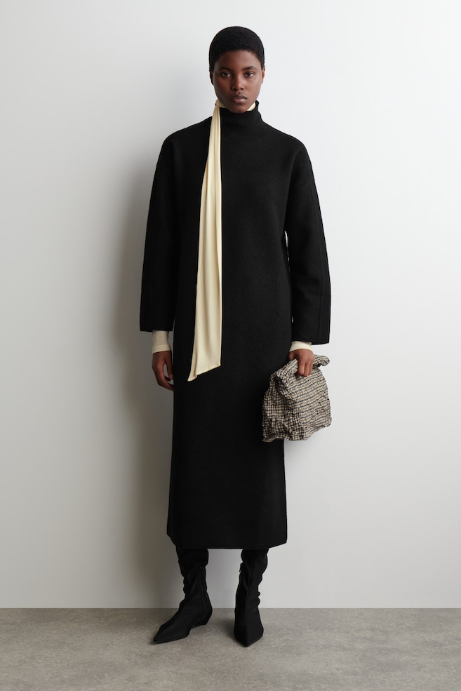 FOLDED OVERSIZED CRINKLED CLUTCH BAG - BEIGE / CHECKED | COS