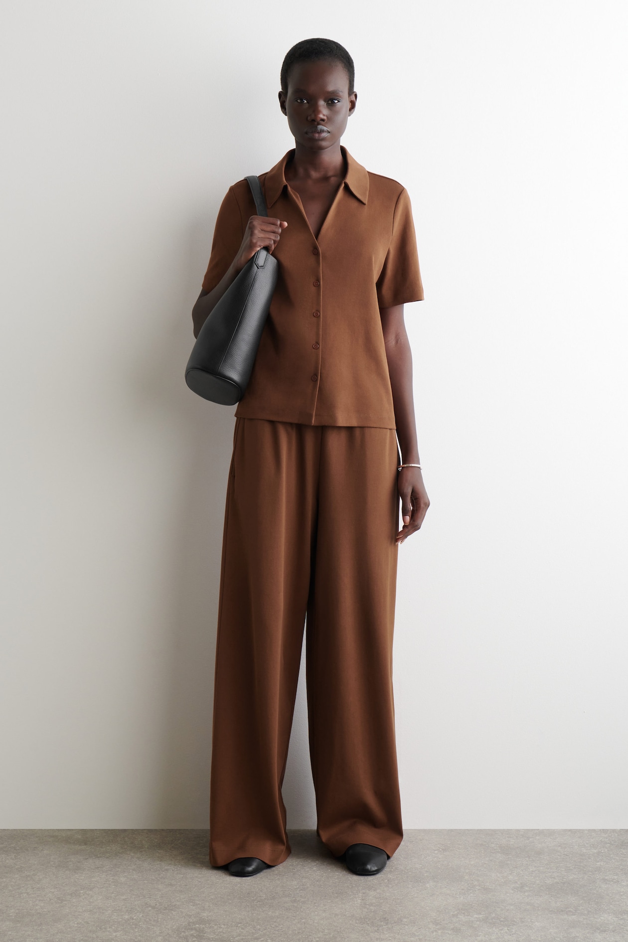 FLUID JERSEY JOGGERS - BROWN | COS