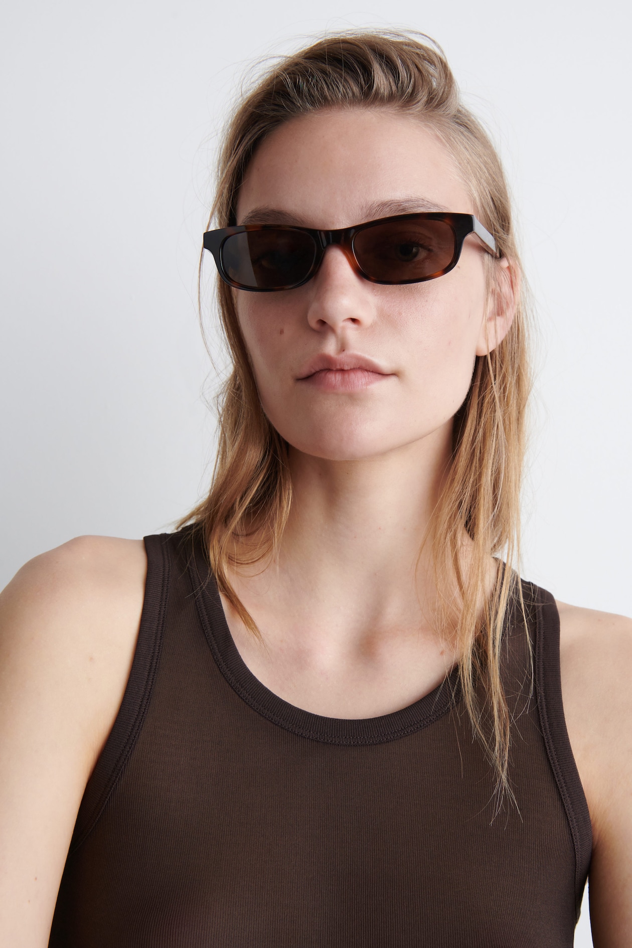 RIBBED SILK TANK TOP - DARK BROWN | COS