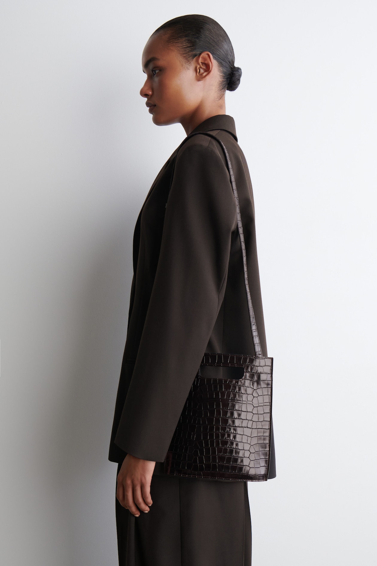 FOLIO MINI BAG - CROC-EMBOSSED LEATHER - BROWN | COS