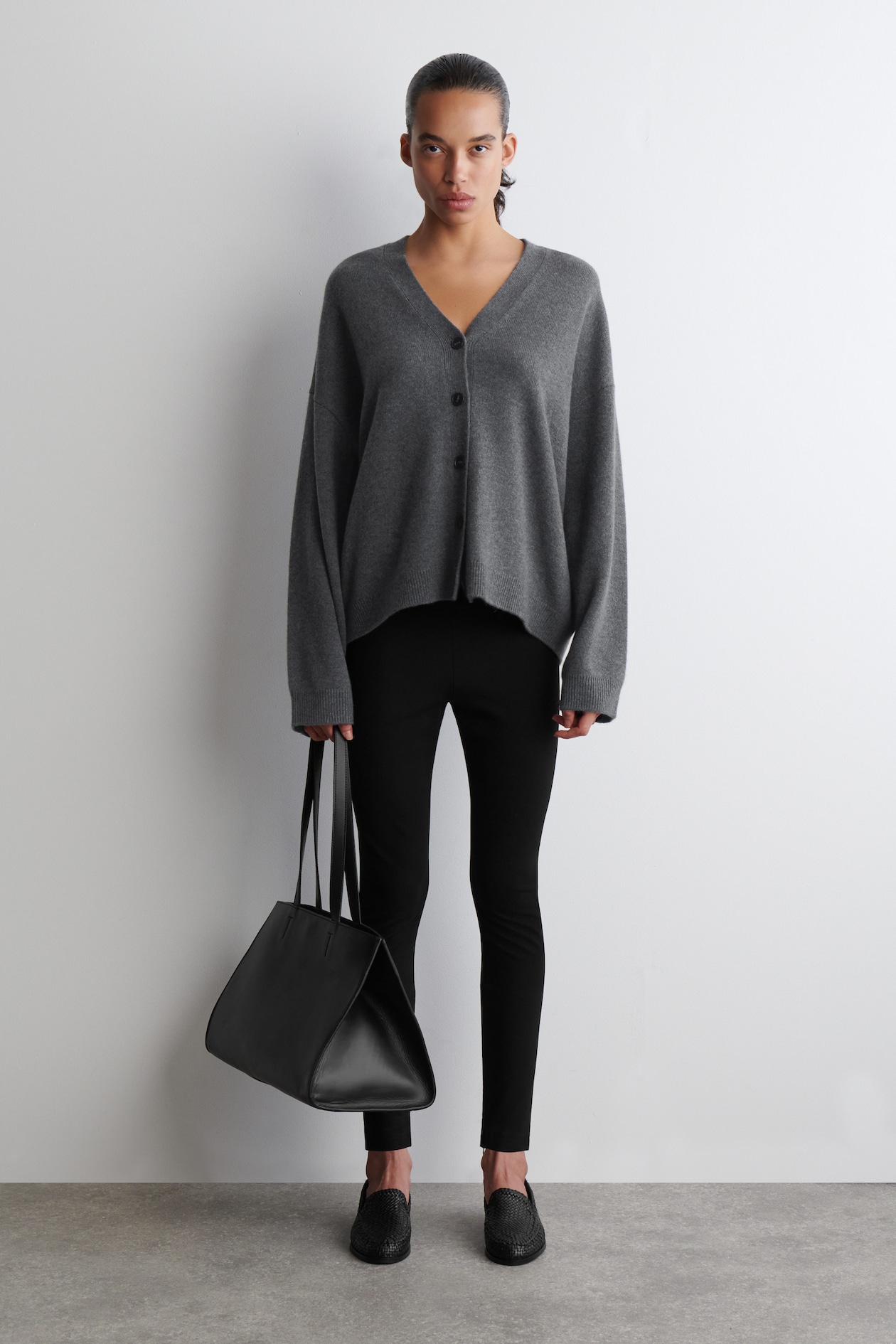 ZIPPED-CUFF LEGGINGS - BLACK | COS