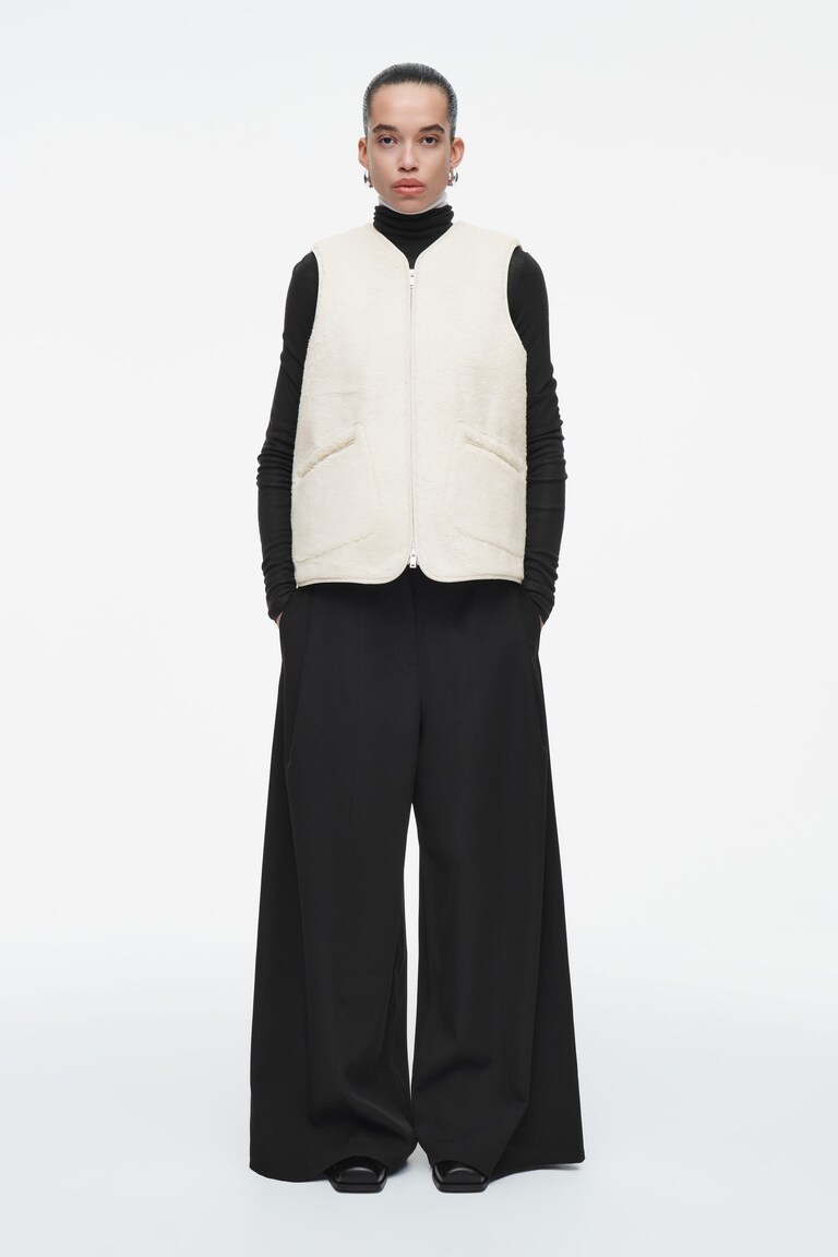 OVERSIZED FAUX SHEARLING VEST - IVORY | COS