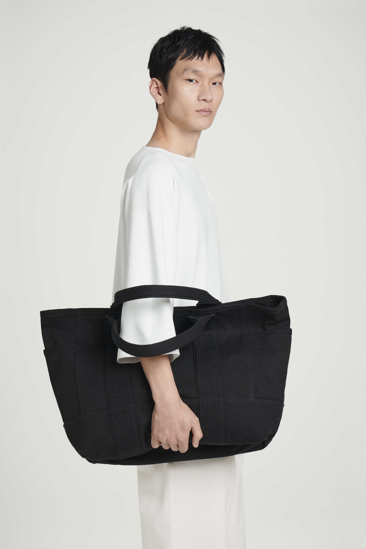 OVERSIZED TOTE BAG - CANVAS - BLACK | COS