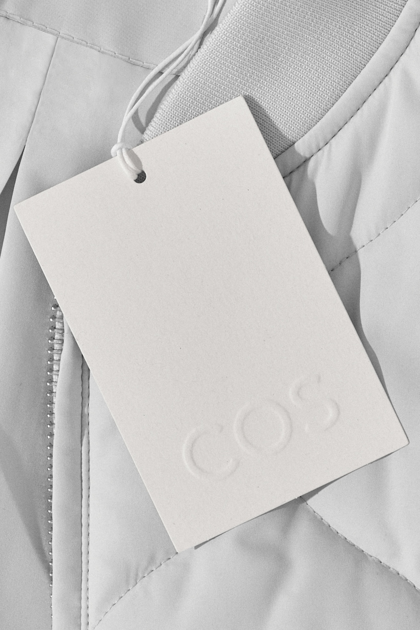 Sustainability at COS: Our packaging – BETTER LOOKS BEYOND | COS