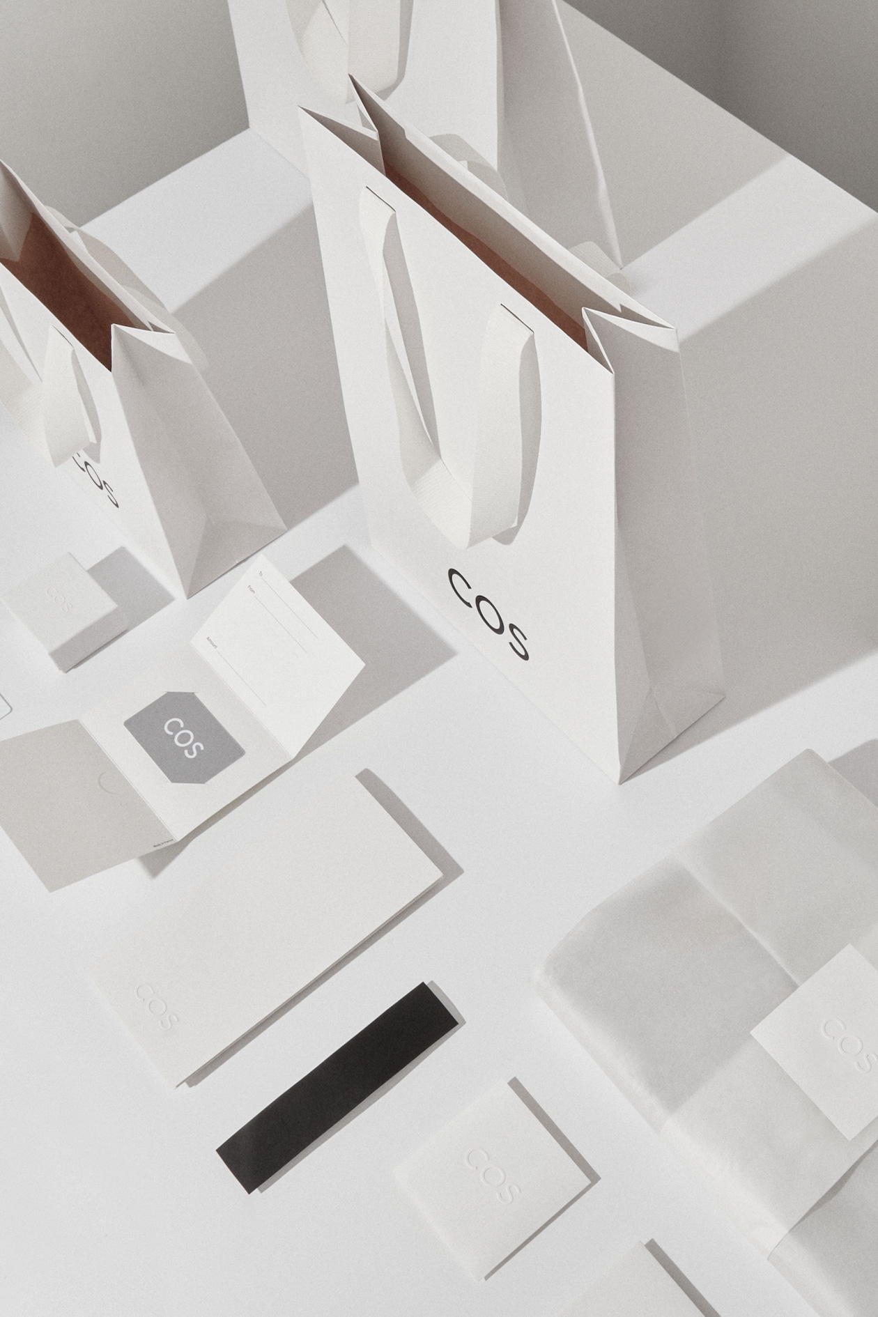 Sustainability at COS: Our packaging – BETTER LOOKS BEYOND | COS